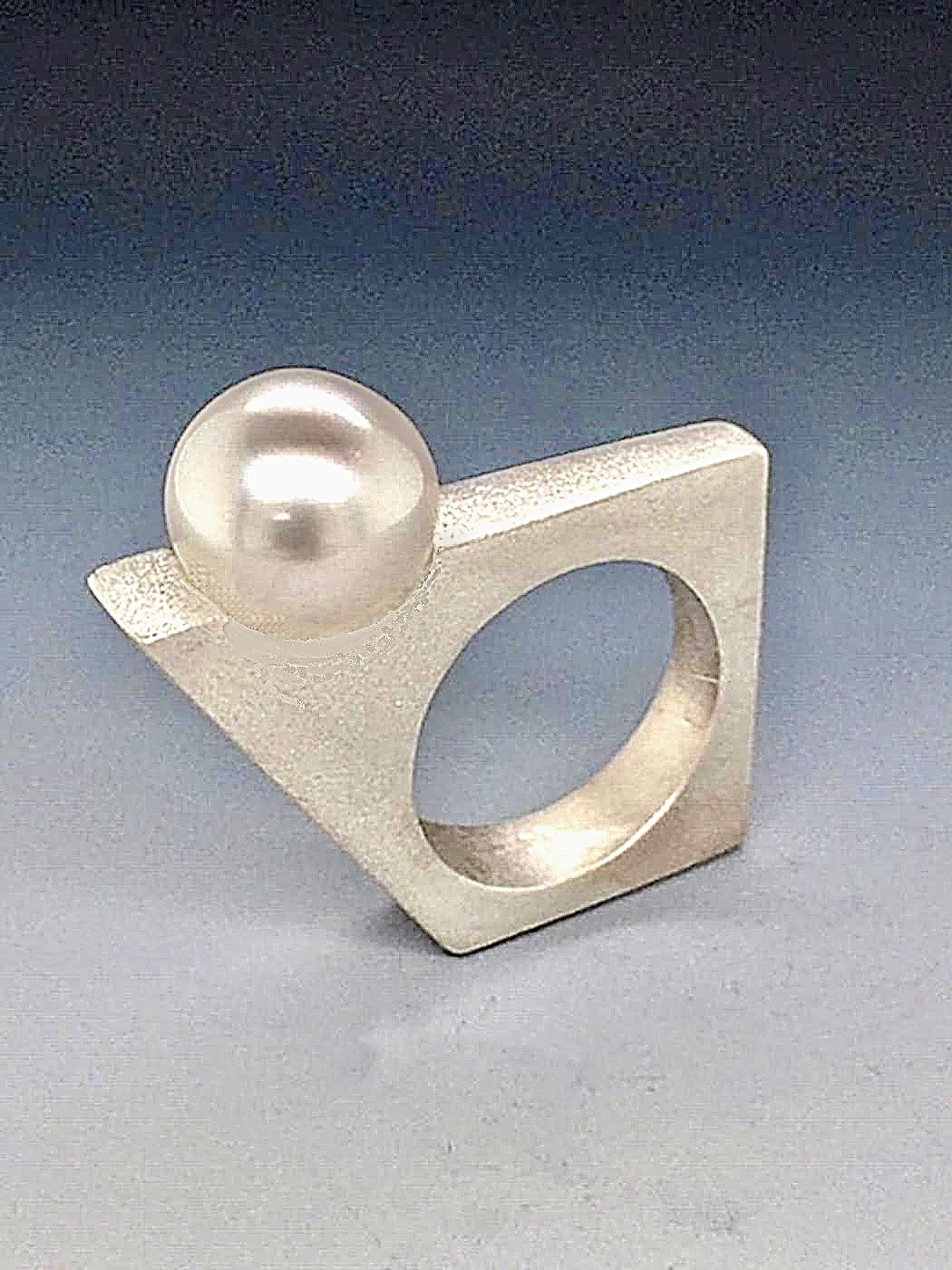 Rings – Irrum Merrill
